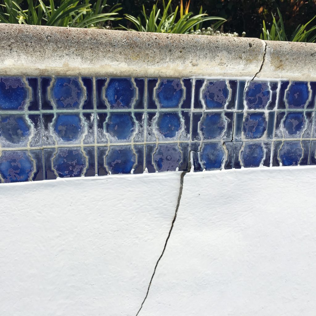 10 Signs You Need Help from a Pool Resurfacing Service | Alan Smith